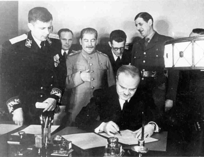 Thái độ của các cường quốc trước sự kiện Pháp xâm lược Việt Nam ngày 19-12-1946.